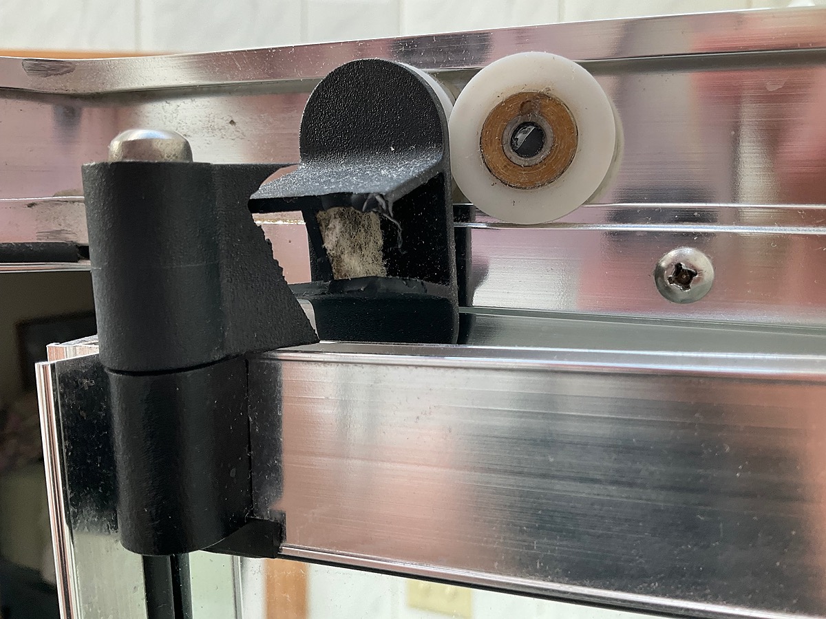 Manhattan neo angle "ILLUSION" shower roller : SWISCO.com