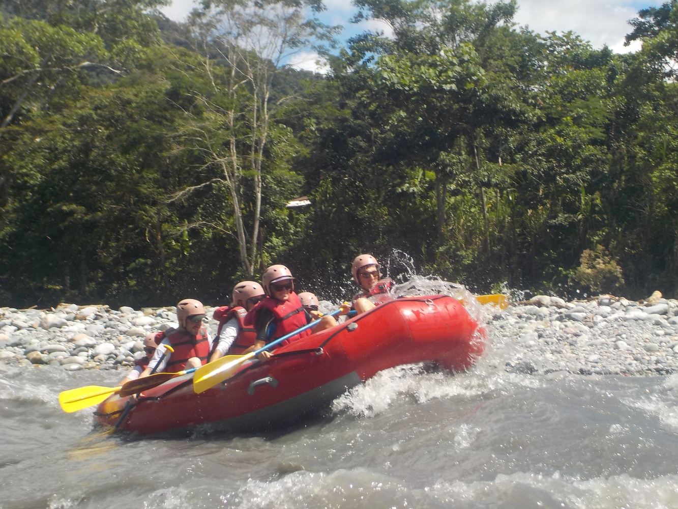 Rafting Jatun Yacu River CLASS III in Tena, Ecuador