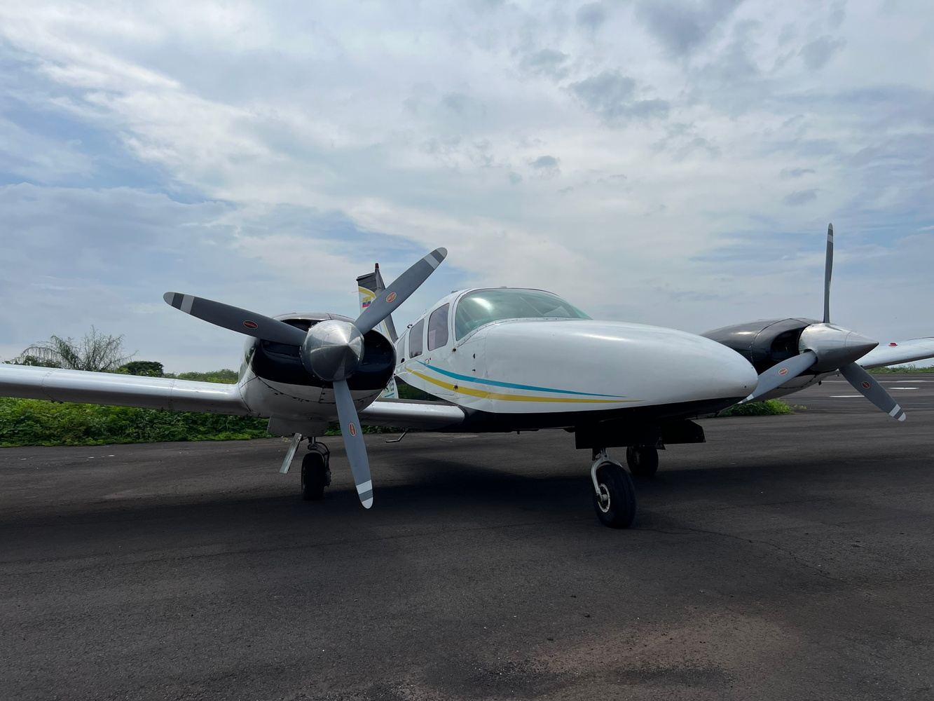RESERVA ESAV AIRLINES 2 ADULTOS Y 3 NIÑOS in San Cristobal, Ecuador