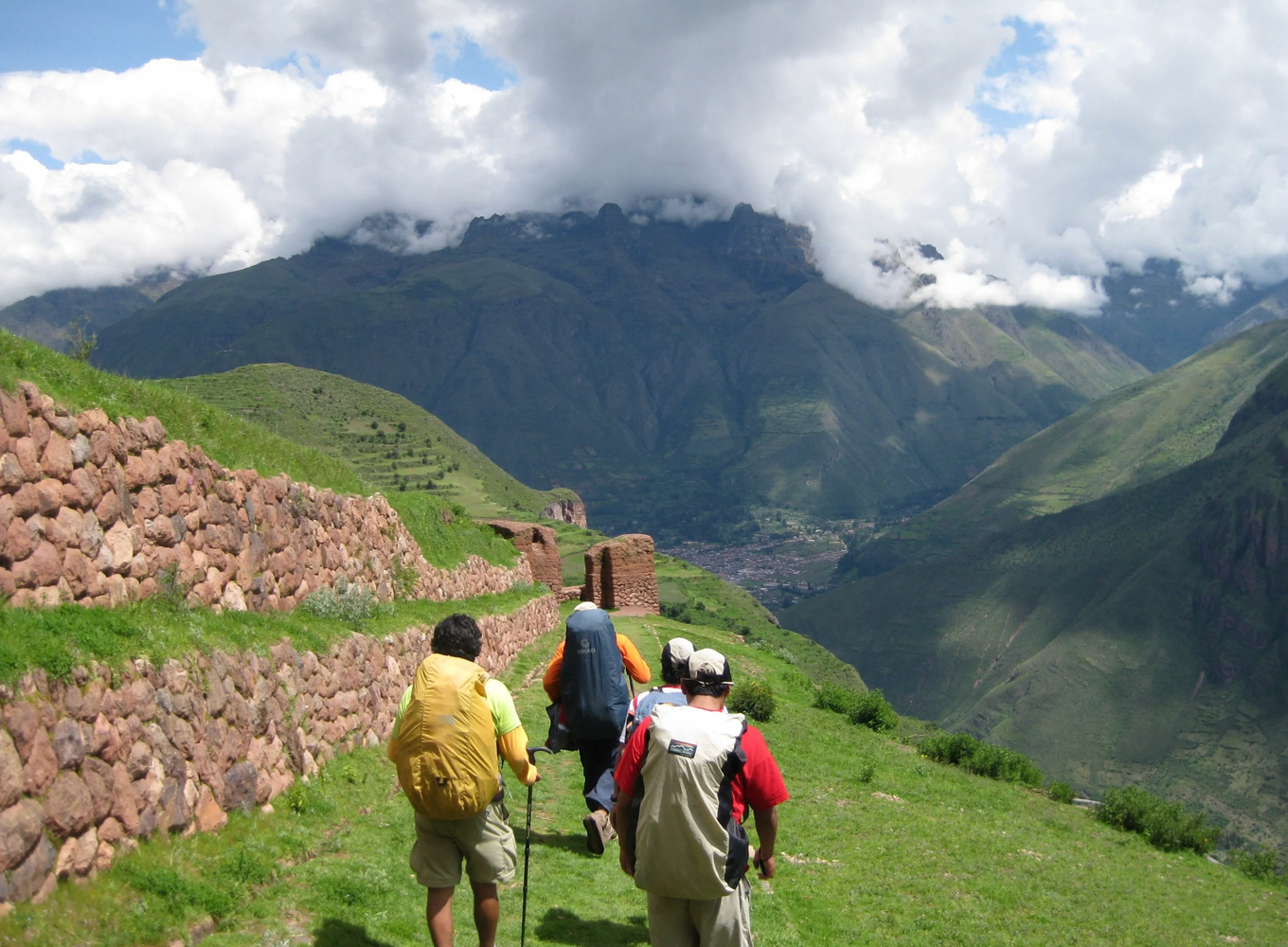HUCHUY QOSQO TREK in Peru