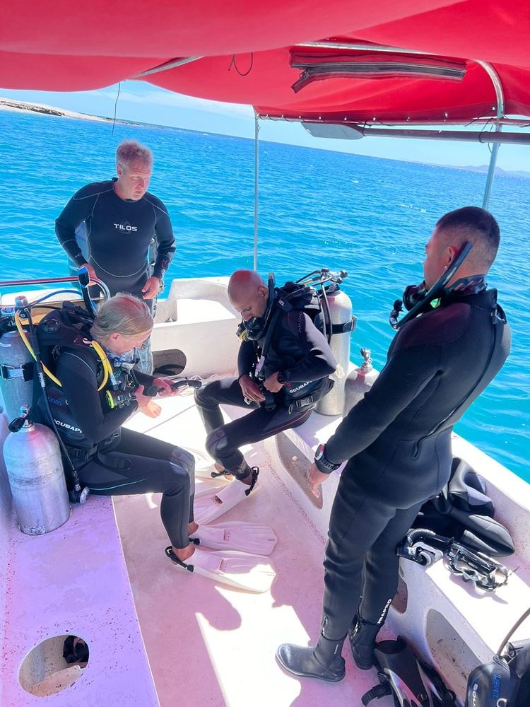 Discover Scuba with Dive & Kite La Ventana in 23232 La Ventana, BCS, Mexico