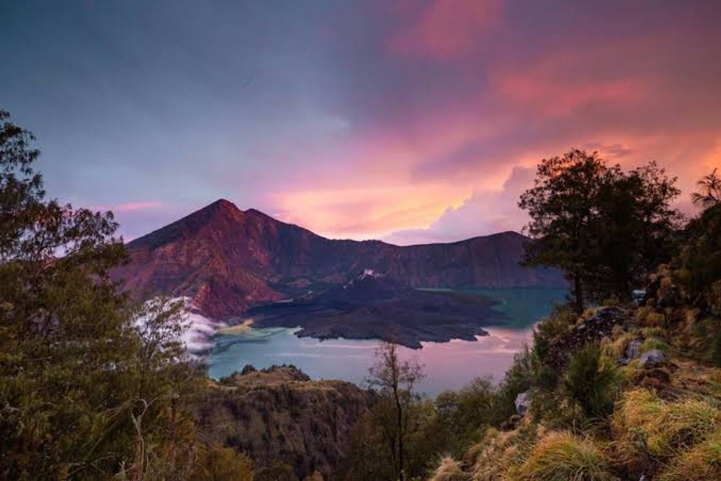 2D1N Senaru Crater Rim Trekking in Mount Rinjani