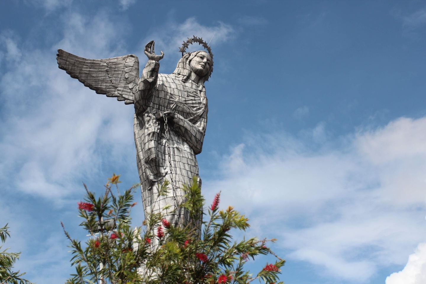 El Panecillo Nocturno in Quito, Ecuador