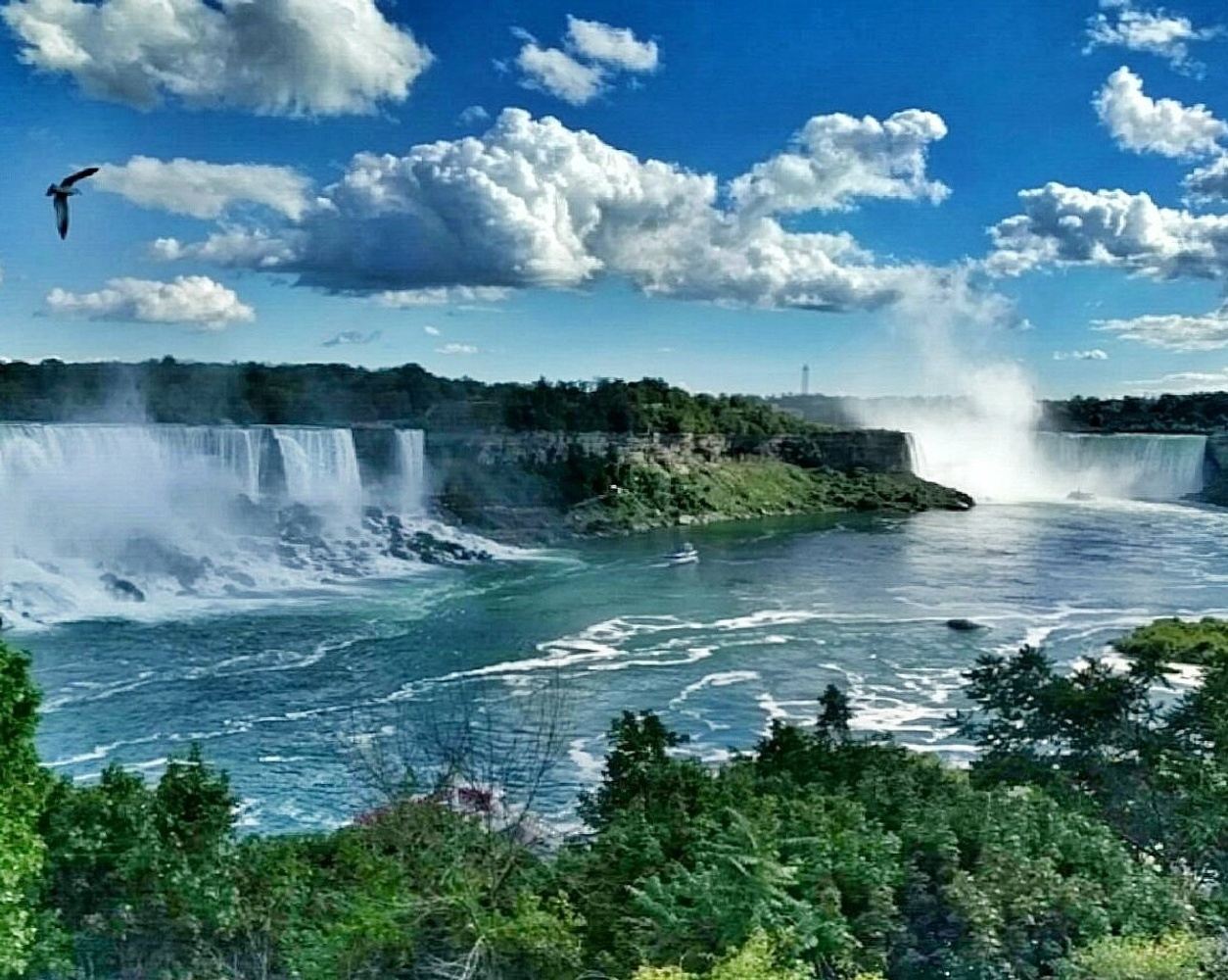 Niagara Falls & Toronto, CN in Niagara Falls, ON, Canada