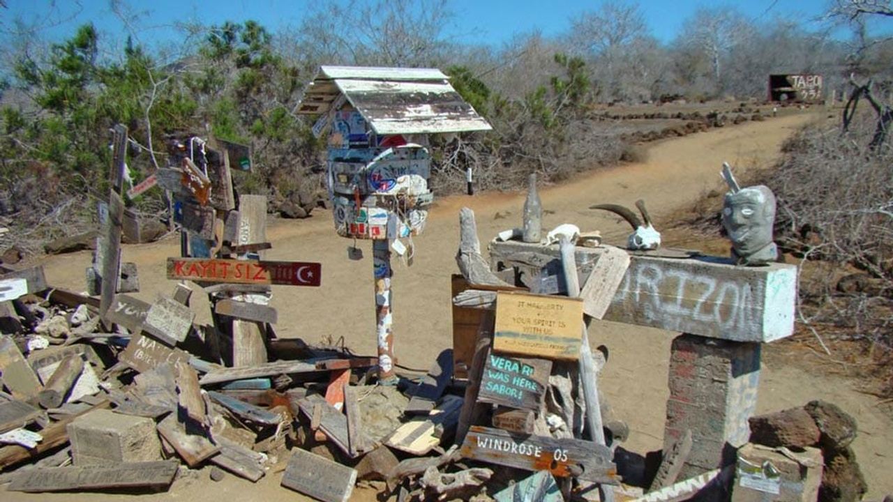 TOUR ISLA FLOREANA in GALAPAGOS ISLAND