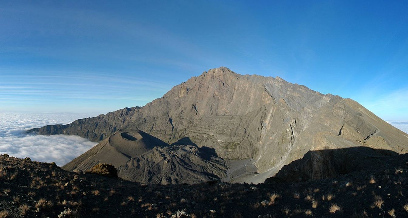 3 DAYS MOUNT MERU CLIMBING TANZANIA PACKAGE in Arusha, Tanzania