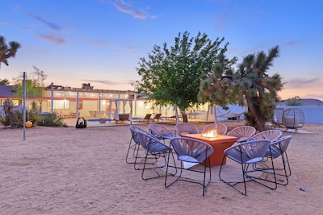 I AM LOVE Desert Retreat in Joshua Tree, CA 92252, USA